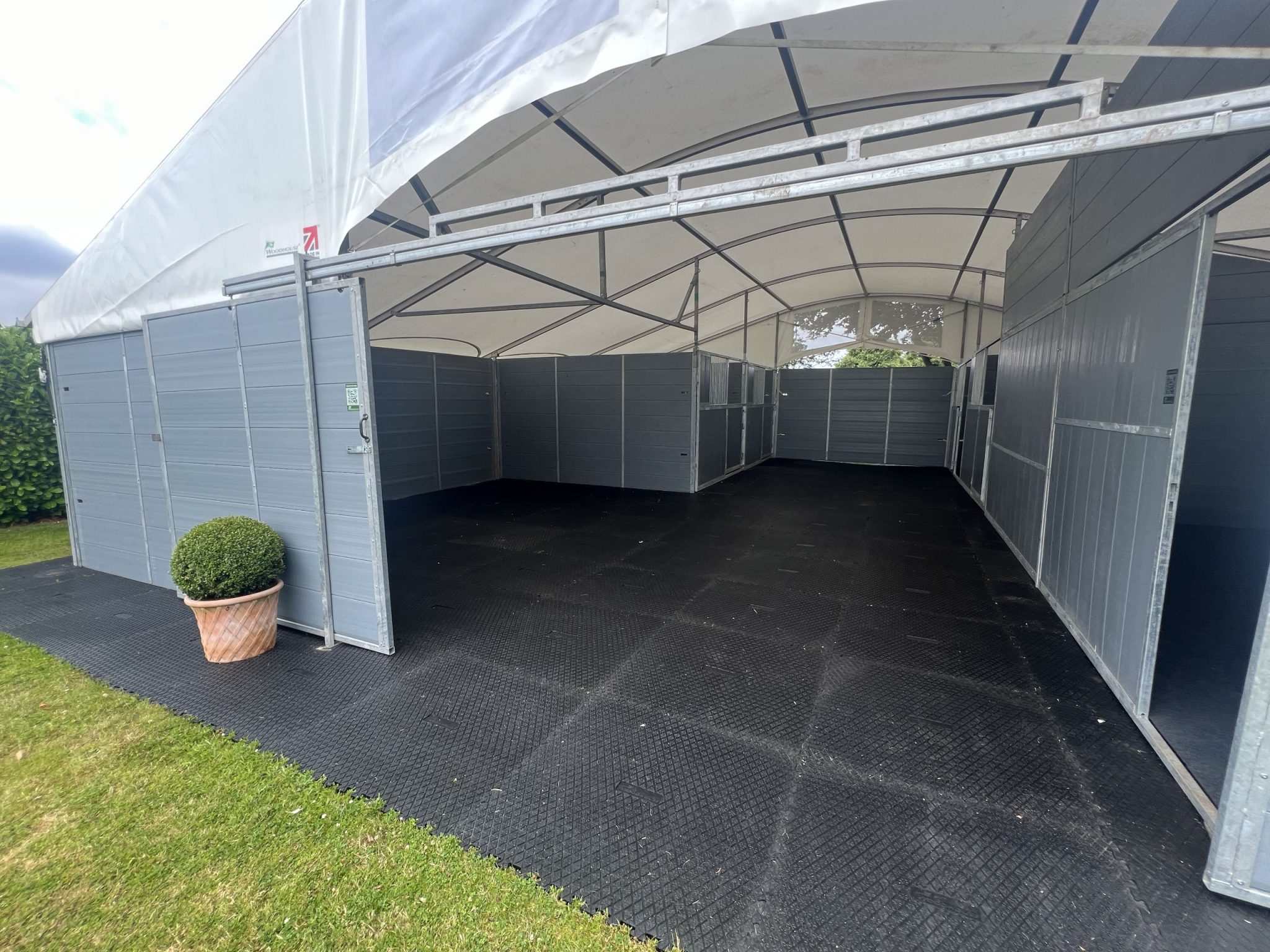 TEMPORARY STABLE HIRE - LH Woodhouse