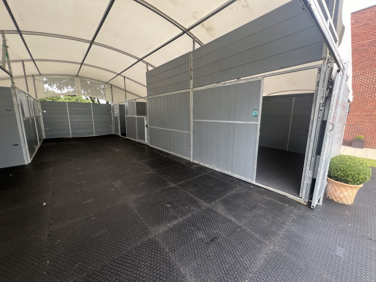 TEMPORARY STABLE HIRE - Woodhouse